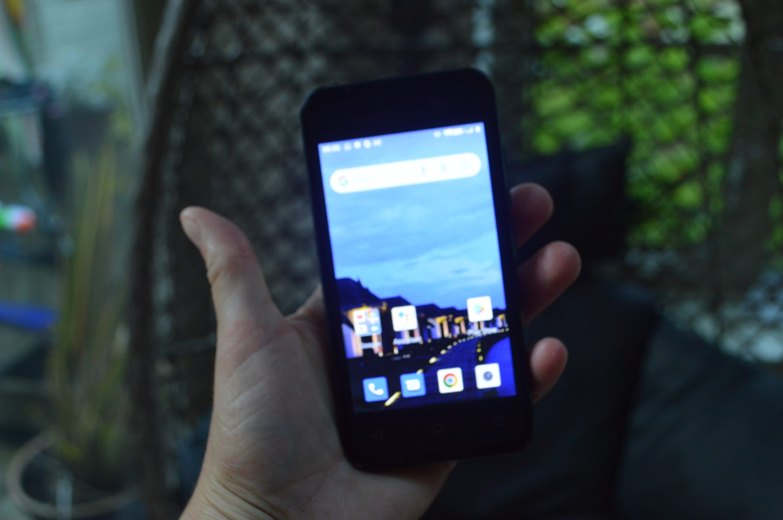 IMO Q2 Budget Mobile Phone By EE (1) - RocknRollerBaby